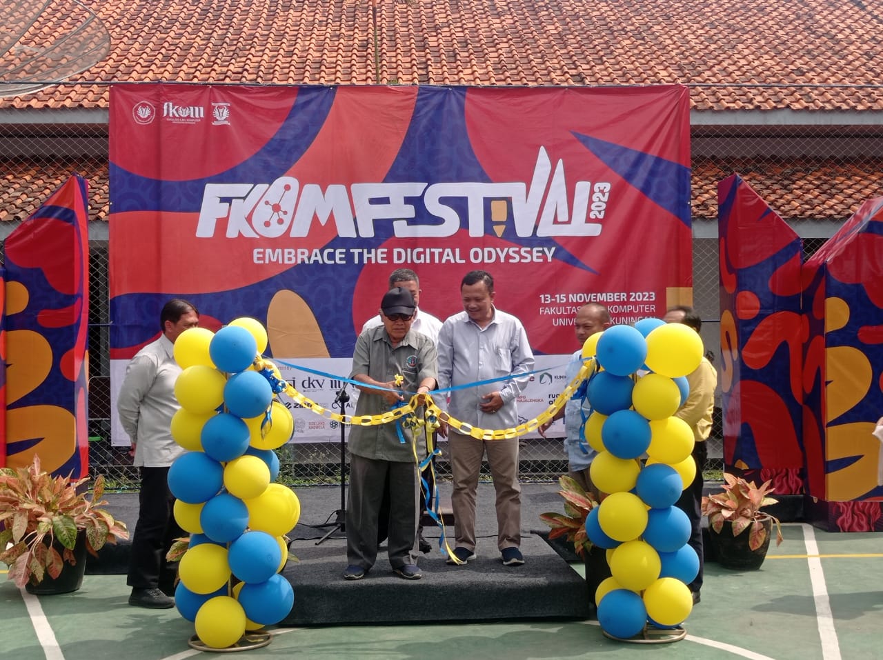 FKOM Festival Uniku Resmi Dibuka, Cerminkan Perjalan Tak Terelakkan ...