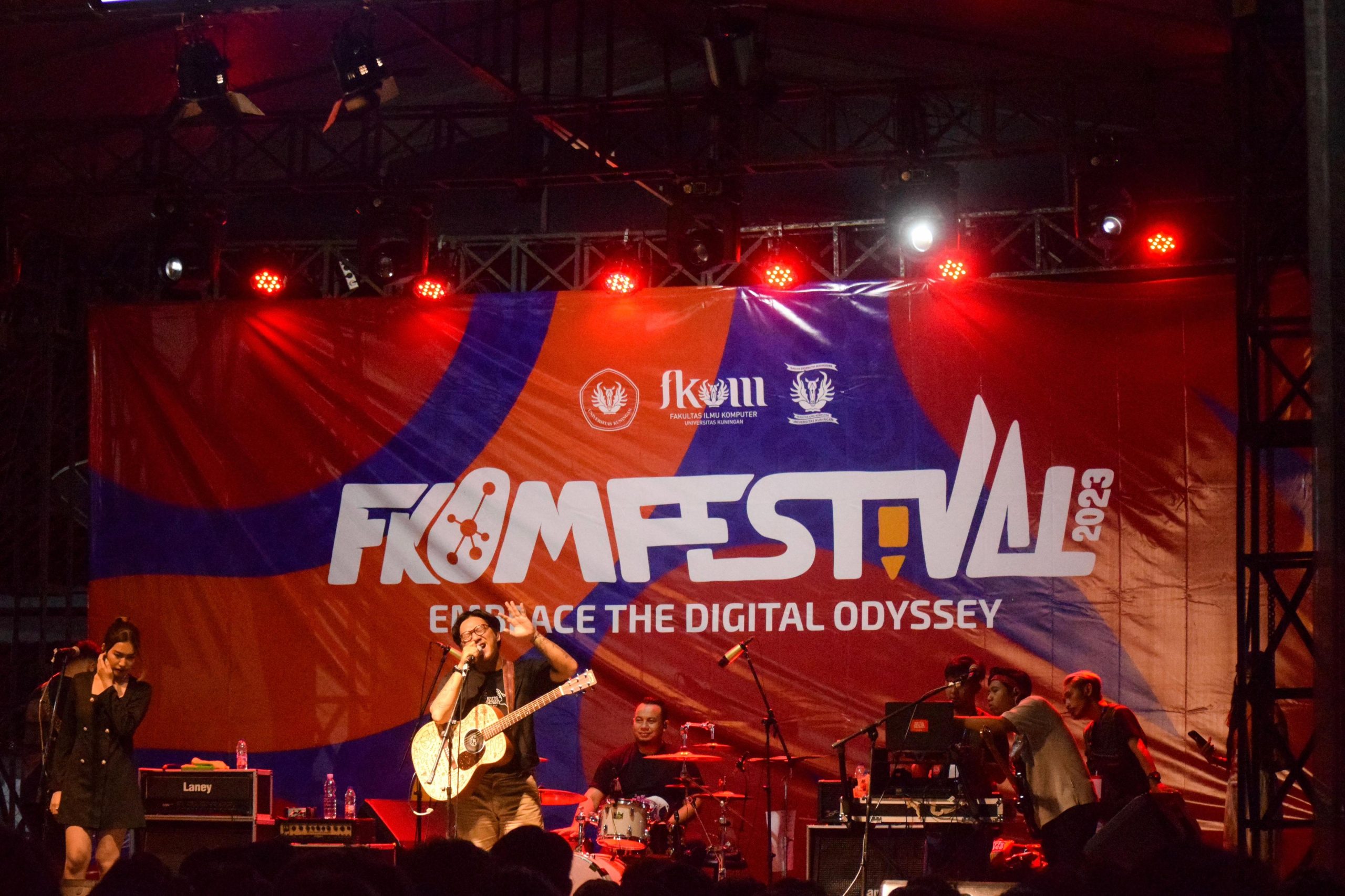 Rangkaian Kegiatan FKOM Festival Meriah, Hadirkan Penampilan Batas ...